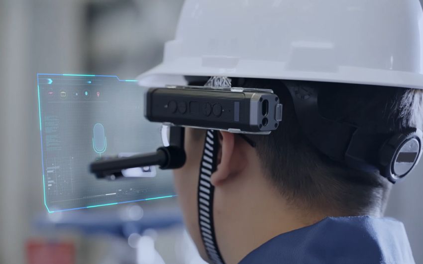 Mounting Sysgration’s HMD-M200 with safety gear - AMD SYSGRATION